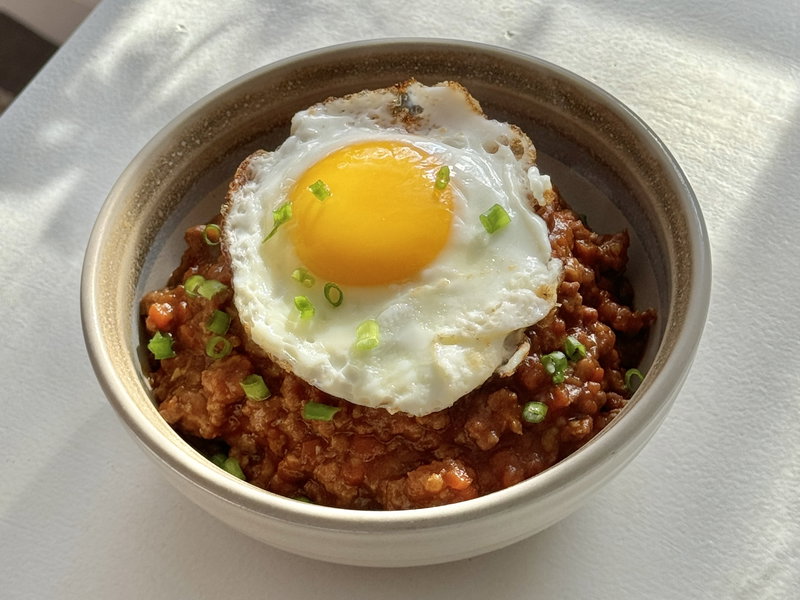 Cantonese Style Minced Beef Over Rice 窩蛋免治牛肉飯 • chungeats